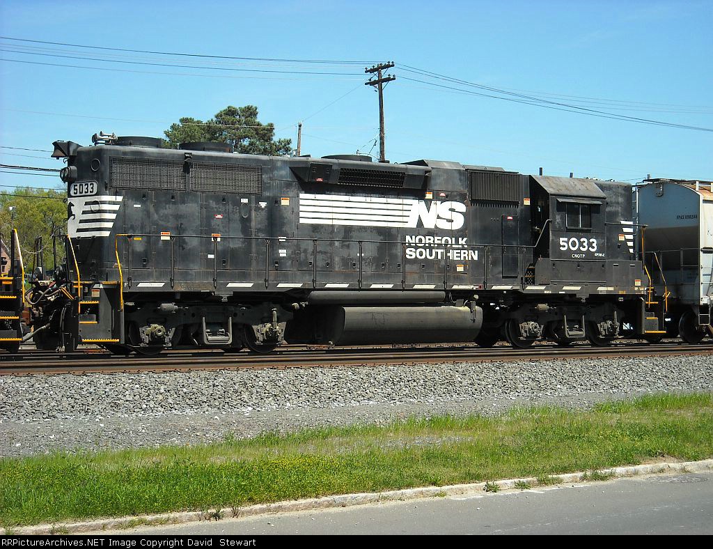 NS GP38-2 5033